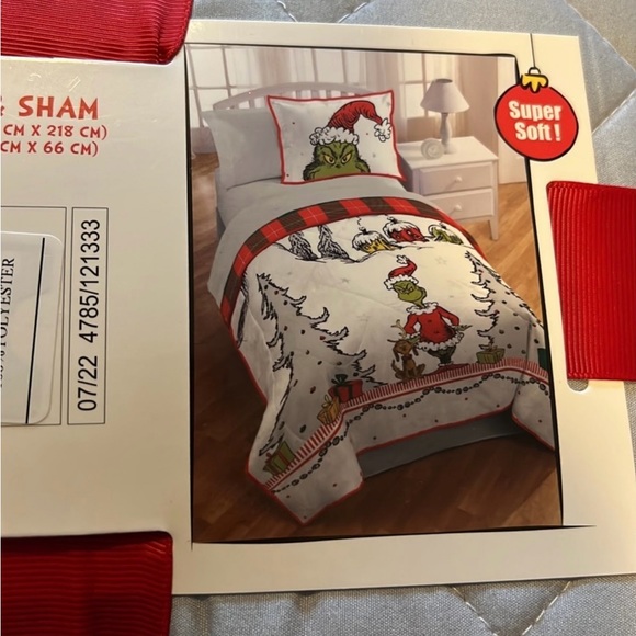 The Grinch | Bedding | The Grinch 2pc Twin Quilt Set | Poshmark